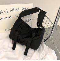 China Personalized Shoulder Bag for Office Products Large Capacity and Contrasting Colors for sale