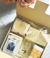 China Personalized Wedding Gift Set Towel Soap Water Cup Oolong Tea and Creative Candy Box for sale