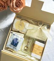 China Personalized Wedding Gift Set Towel Soap Water Cup Oolong Tea and Creative Candy Box for sale