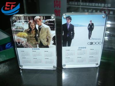 China Acrylic Picture Frame Hot Selling 5 * 7 Inch Clear Transparent Acrylic Magnetic Photo Frame for sale
