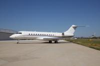 China 2017 Bombardier Global 6000 Business Jet with 13-Passenger Interior, Rolls-Royce BR710A2-20 Engines, and Rockwell Collins Venue CMS for sale