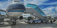 China Pure Electric Energy Passenger Airstairs with 2150~5800mm Lifting Range and 8000kg Effective Load for Airport Ground Support for sale