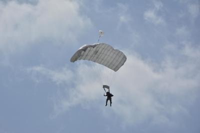 China Professional Ram-Air Parachute for High Altitude High Opening (HAHO) with 280 sq ft Canopy and 170 kg Capacity for sale
