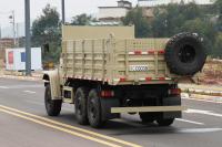 China Dongfeng EQ2082 EQ240 25Y 6x6 Off Road Cargo Truck 2.5 Ton Heavy Duty Diesel Vehicle with Winch and Dual Fuel Tanks for sale