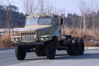 China 6x6 Long Nose EQ2082E6D Hero Truck - Dual Fuel Tank 2.5T Three Axle Vehicle - 44100N Winch Offroad Export Chassis for sale