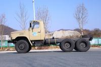 China 6x6 Long Nose EQ2082E6D Hero Truck - Dual Fuel Tank 2.5T Three Axle Vehicle - 44100N Winch Offroad Export Chassis for sale