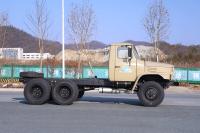 China 6x6 Long Nose EQ2082E6D Hero Truck - Dual Fuel Tank 2.5T Three Axle Vehicle - 44100N Winch Offroad Export Chassis for sale