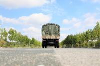 China Dongfeng 4×2 Off-road Cargo Truck with Foldable Seats, Export Version for sale