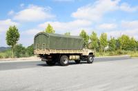 China Dongfeng 4×2 Off-road Cargo Truck with Foldable Seats, Export Version for sale