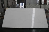 China Manmade Stain Resistant Calacatta Quartz Countertops For Island In Hotel for sale