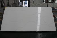 China Manmade Stain Resistant Calacatta Quartz Countertops For Island In Hotel for sale