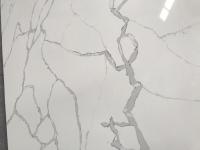 China Big Slab Size Calacatta Quartz Countertops Strong Temperature Resistant for sale