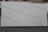 China P8115 Artificial Quartz That Looks Like Calacatta Marble With 93% Natural Quartz for sale