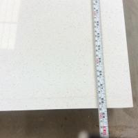 China Bathroom White Engineered Quartz Countertops Wear Resistant Eco Friendly for sale