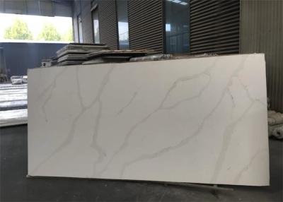 China Luxury Natural White Quartz Countertops That Look Like Calacatta Marble 7Mohs Hardness for sale