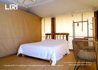 China Outdoor Waterproof Luxury Pattaya Glamping Hotel Tents Double Roof Design for sale