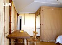 China Outdoor Waterproof Luxury Pattaya Glamping Hotel Tents Double Roof Design for sale