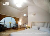 China 5x9M Shell Shape Luxury Glamping Tents For Five Star Hotel for sale