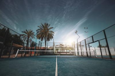 China Customizable Padel Tennis Court with Tempered Glass & Artificial Turf | Your Brand, Your Court for sale