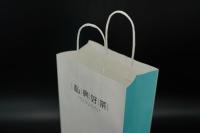 China Durable Tea Packaging Paper Bags Lightweight White Gift Bags With Handles for sale