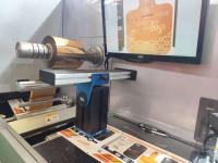 China Digital Roll Wine Paper Label Custom Sticker Varnishing Foil Stamping Machine for sale