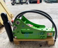China Jack Hammer Stone Breaker SB10 SB20 SB30 Open Type Hammer For 0.8-5 Tons Mini Excavator Attachment Parts for sale