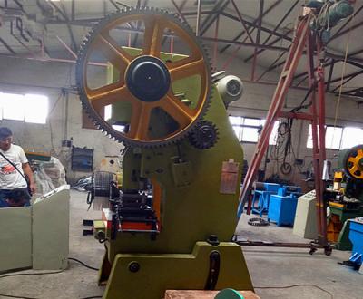 China 0.3mm 0.6mm Razor Barbed Wire Machine For Military / Prison for sale