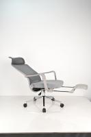 China Luxury footrest office chair with retractable footrest for sale