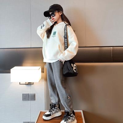 China Girls Beige Cartoon 2 Piece Hoodie And Jogger Set Autumn Winter for sale