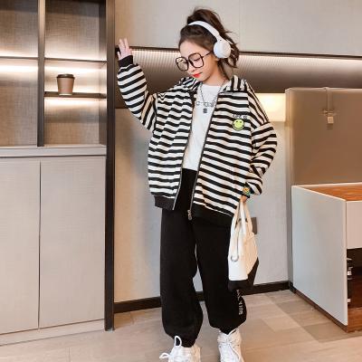 China Warm Childrens Black And White Striped Coat Smiley Face Printed For Girls Aged 4-16 for sale