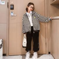 China Warm Childrens Black And White Striped Coat Smiley Face Printed For Girls Aged 4-16 for sale