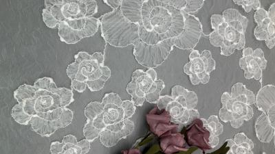 China Vintage Style Embroidered Lace Fabric 3D Floral White Tulle Lace for Bridal Wedding Projects for sale