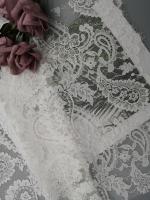 China Lightweight French Chantilly Paisley White Bridal Lace Fabric for sale