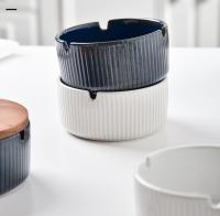 China 2024 Father'S Day Gift Round Ceramic Ashtray With Lid Luxury Vintage Porcelain Design for sale