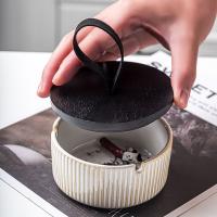 China 2024 Father'S Day Gift Round Ceramic Ashtray With Lid Luxury Vintage Porcelain Design for sale