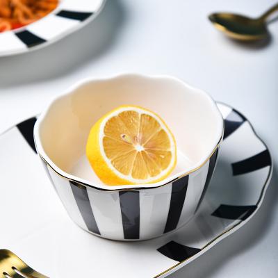 China Luxury European Porcelain Dinner Set Technique Under Glazed Ceramic Dinnerware for sale