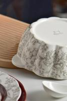 China Floral Pattern Ceramic Serving Bowl 9 Inch Porcelain Bowl For Large Salads And Soups for sale