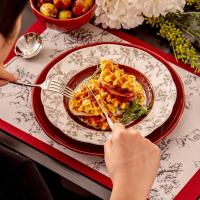 China Floral Red Table Mat Included 6-Piece Porcelain Dinnerware Set For Chinese Year for sale