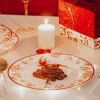 China Business Gifts Dinnerware Sets 2023 Christmas Year Gift Items With Porcelain Material for sale