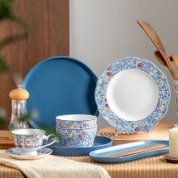 China Modern Design Style Christmas Ceramic Dinner Set Under Glazed Porcelain Gift Set for sale