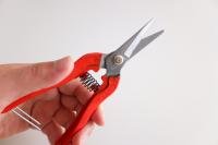 China Quality Professional Cutting Scissors Pointed Tip Design Pivot Mechanism 160mm for sale