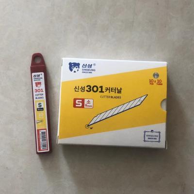 China Snap Blade Box Cutter 9mm Sizes SK2 Carbon Steel Sharpened At 30 Degrees for sale