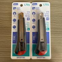 China Safety Blades Drywall Utility Knife Cutter Retractable SK2 Steel Blade Ergonomic Grip for sale