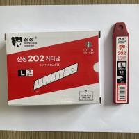 China Snap Off Cutter 18mm Knife Blades Cardboard Silver Large for sale