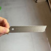 China 8 Segments Silver 18mm Snap Off Blades For Versatile Cutting for sale