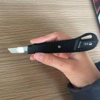 China Snap Off Blade Type 9mm Cutter Knife With Retractable Blade for sale