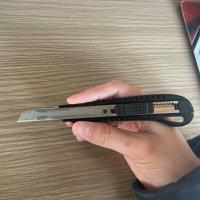 China Snap Off Blade 9mm Utility Knives With Plastic Handle And 1 Blade Included for sale