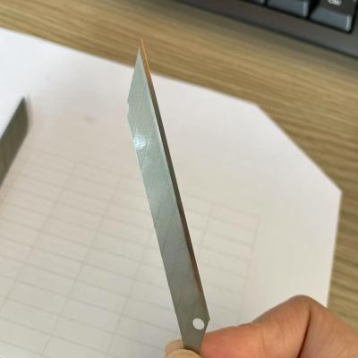 China High Carbon Steel 9mm Cutter Blade For Cutting Carpet / Heavy Duty Silver SK2 Blade for sale