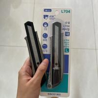 China Convenient 18mm Drywall Utility Knife With 100mm Blade Length And Durable Aluminum SK2 Blade for sale