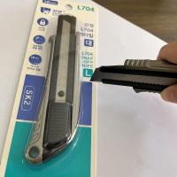 China Retractable Blade Snap-Off Knife Includes 1 Utility Knife for sale